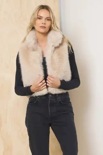 Fiona Faux Fur Vest \ Carole Cohen Collection